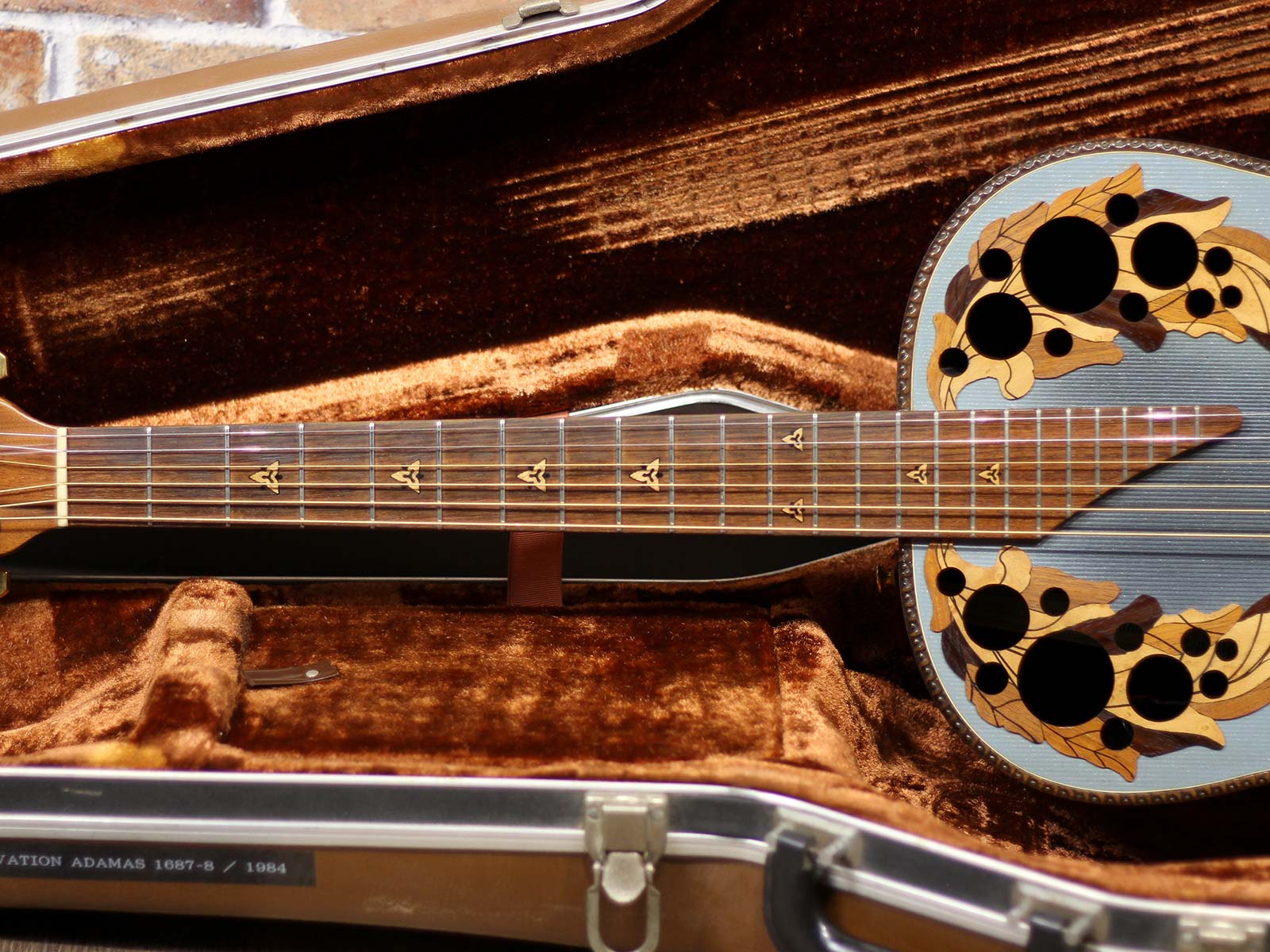 Ovation 1984 1687-8 ”Super Adamas Wood Knob”